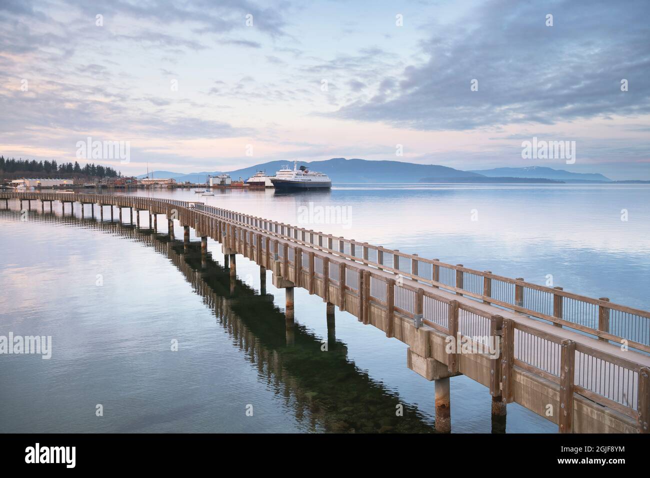 Alaska Ferry approaching dock in Bellingham Bay, from Boulevard Park ...