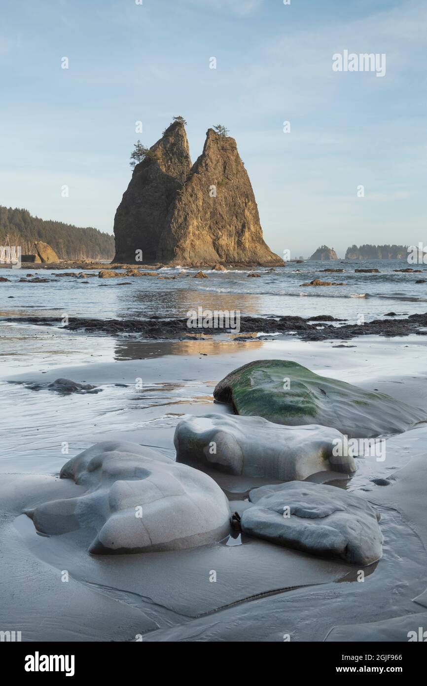 Split Rock Rialto Beach, Olympic National Park, Washington State Stock ...