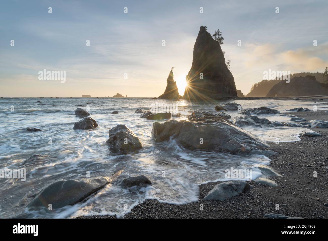 Setting sun behind Split Rock on Rialto Beach, Olympic National Park ...