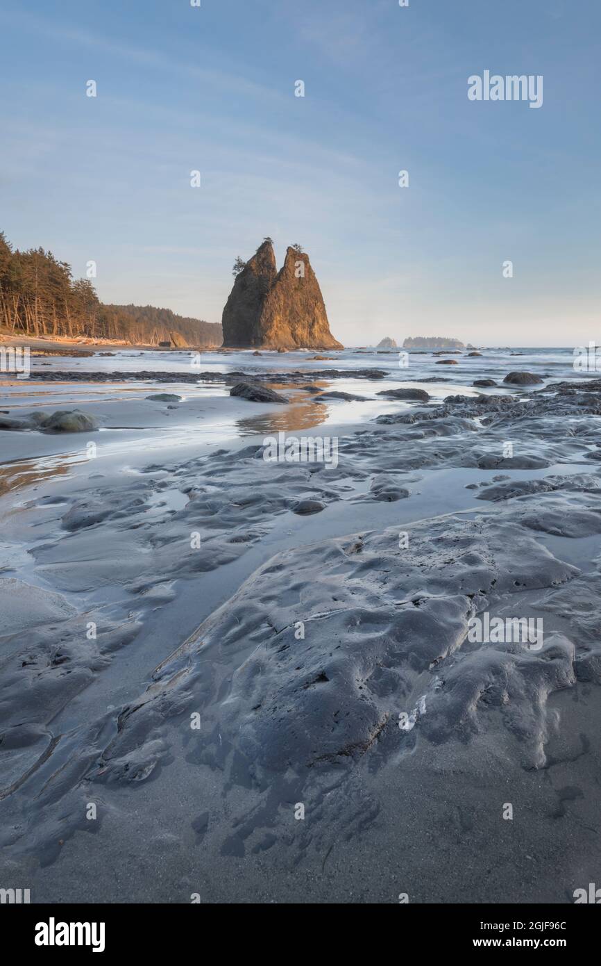 Split Rock Rialto Beach, Olympic National Park, Washington State Stock ...