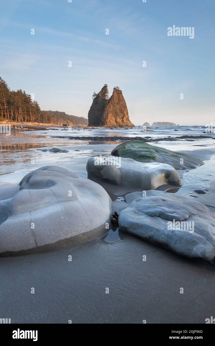 Split Rock Rialto Beach, Olympic National Park, Washington State Stock ...