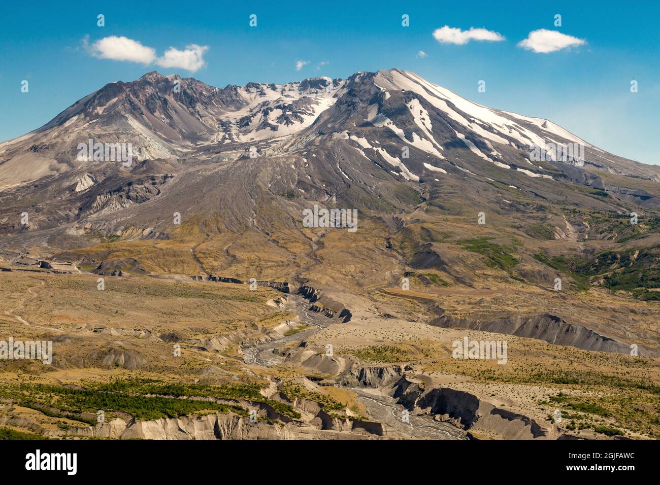 USA, Washington State, Skamania County. Mount St. Helens or Louwala ...