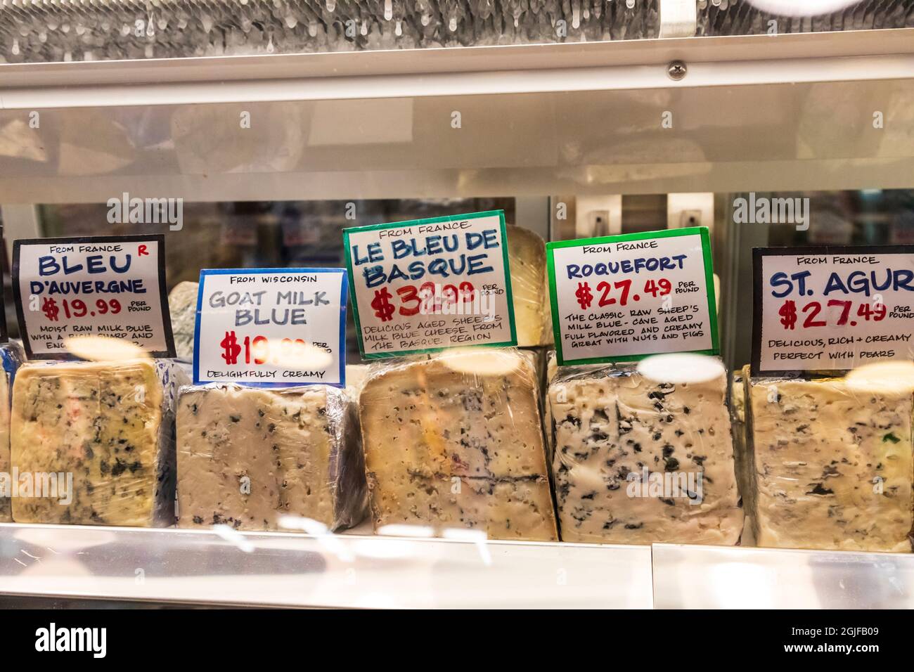 USA, Washington State, Seattle, Pike Place Market. Vendor selling a ...