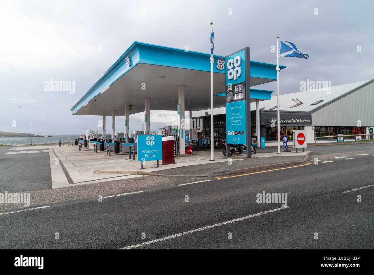 Supermarket lounge hi-res stock photography and images - Alamy