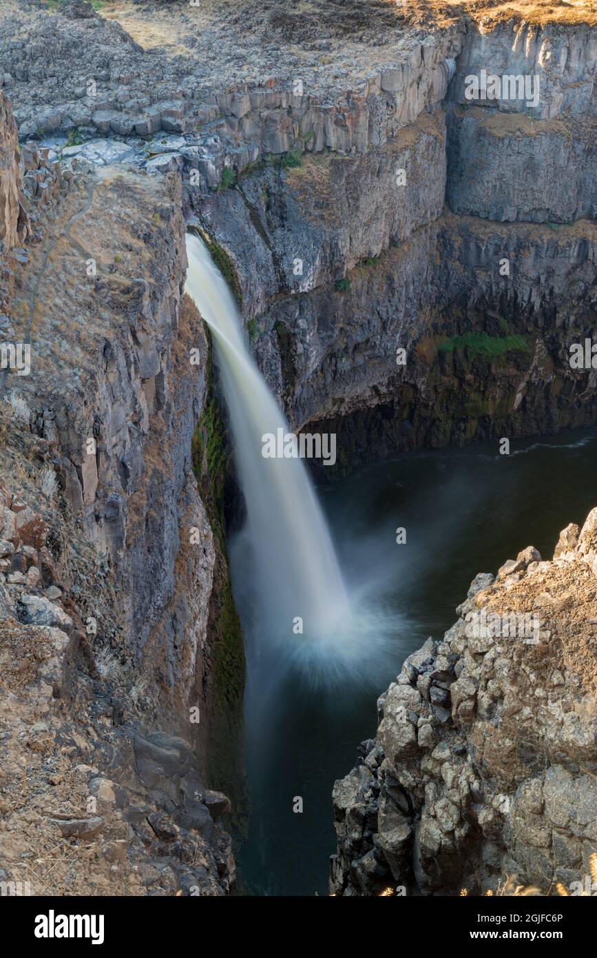 Long exposure of waterfall, Palouse Falls and river, Washington State ...