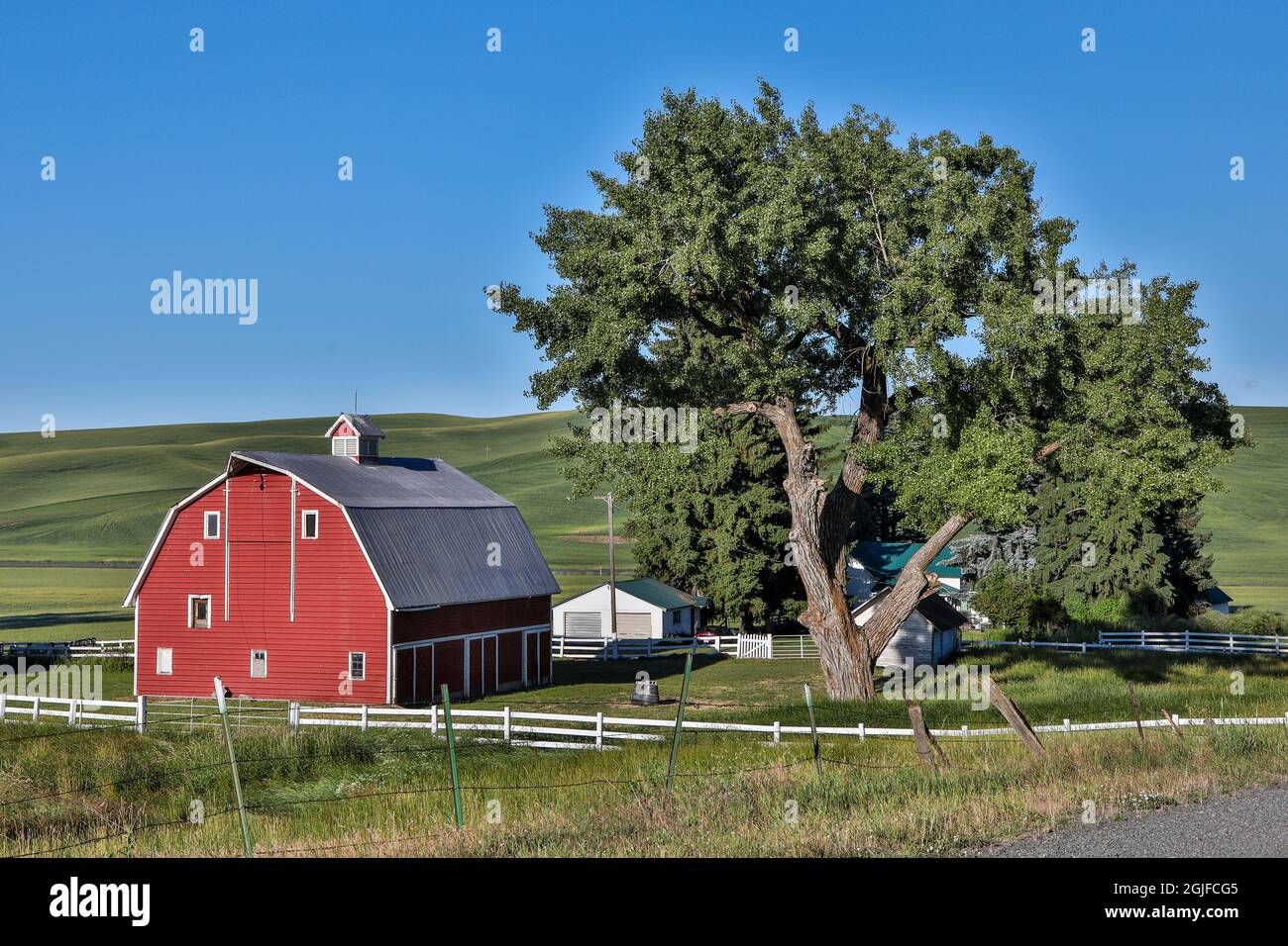 USA, Washington State, Palouse. Red barn in Colfax Stock Photo - Alamy
