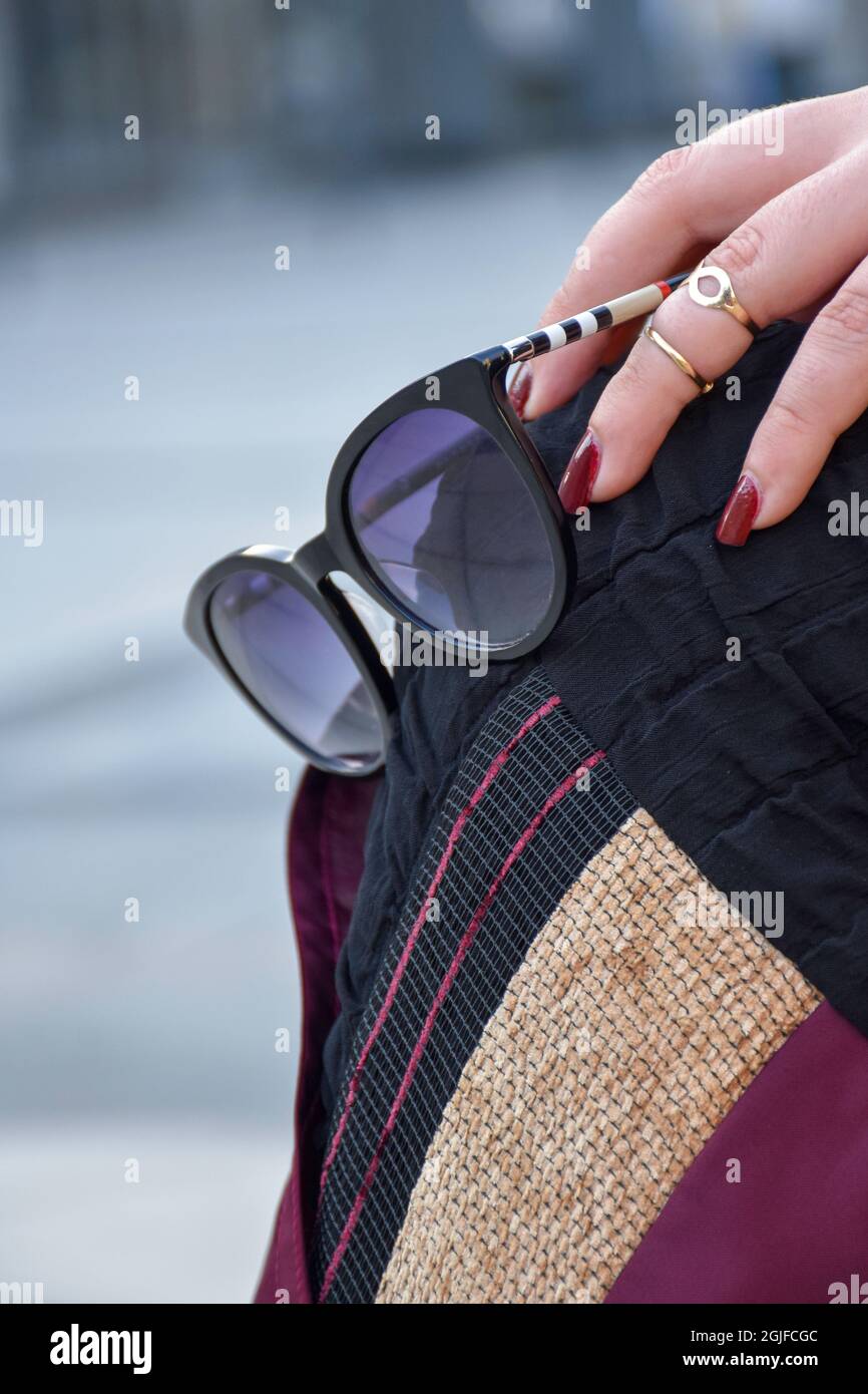 Hand holding sunglasses hi-res stock photography and images - Alamy