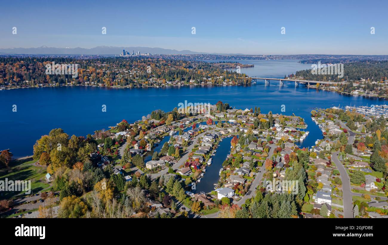USA, Washington State, Bellevue. Lake Washington and SR520 floating ...