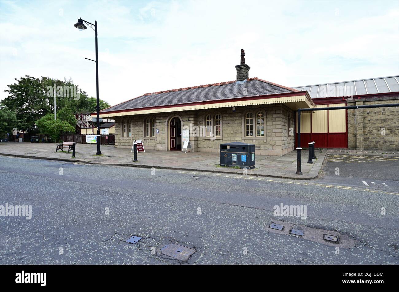 Ramsbottom station hi-res stock photography and images - Alamy