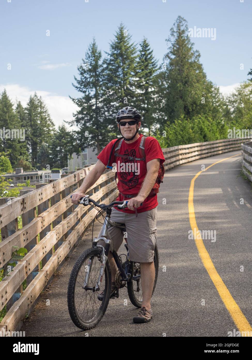 Usa, Washington State, Gig Harbor, man with bicycle on trail. (MR Stock Photo - Alamy
