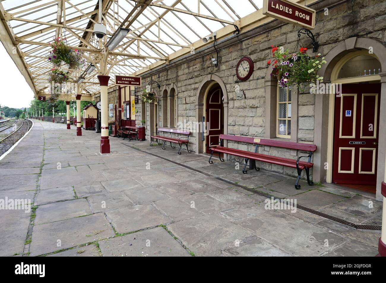 Ramsbottom station platform hi-res stock photography and images - Alamy
