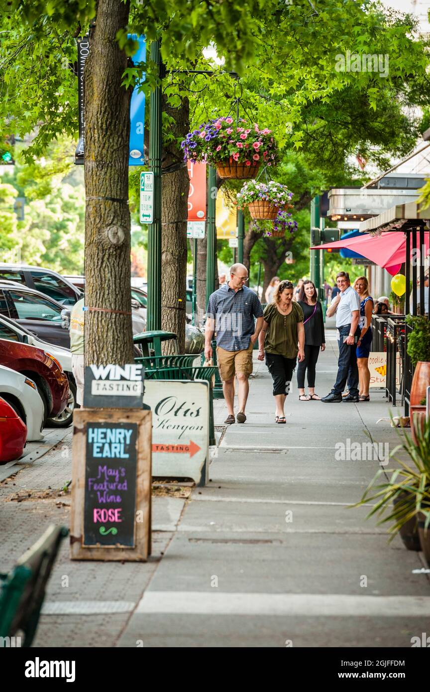 USA, Washington State, Walla Walla. A couple strolls Main Street during Spring Release weekend ...