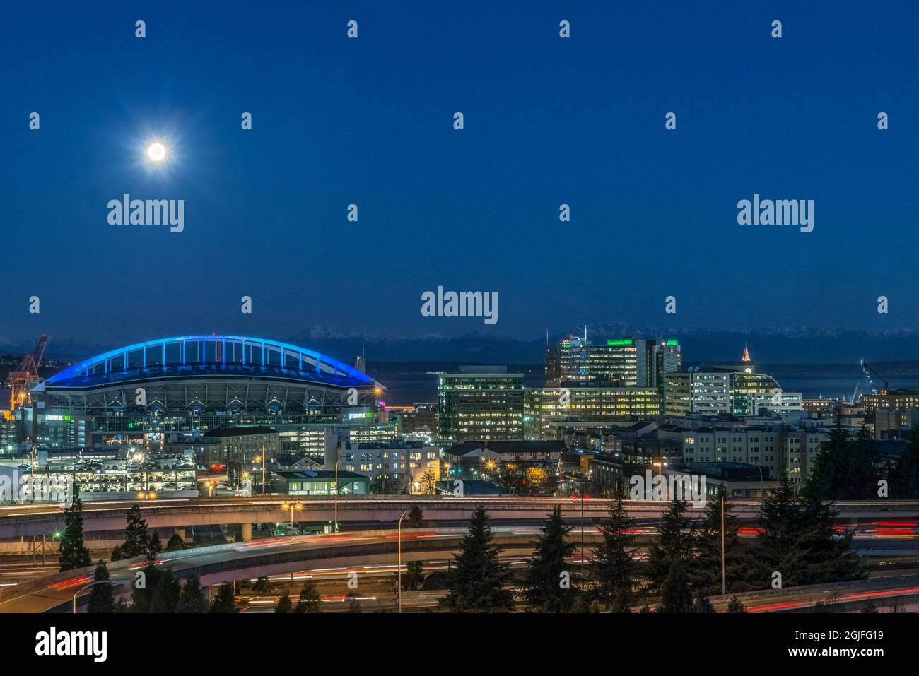 Washington State, Seattle. Full Moon Over Downtown Stock Photo - Alamy
