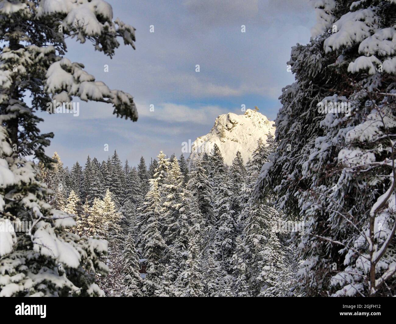 USA, Washington State, Kittitas County, Mountain in evening light and ...