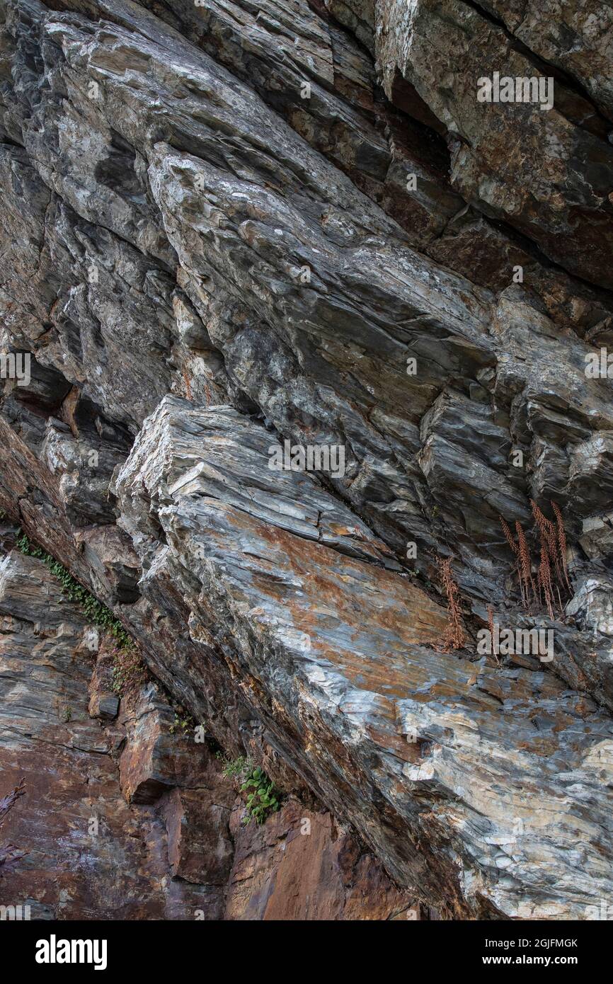 Exposed seams of rock hi-res stock photography and images - Alamy