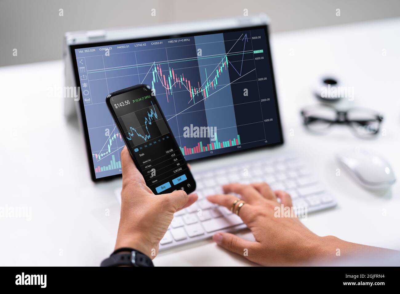 Stock brokers hi-res stock photography and images - Alamy