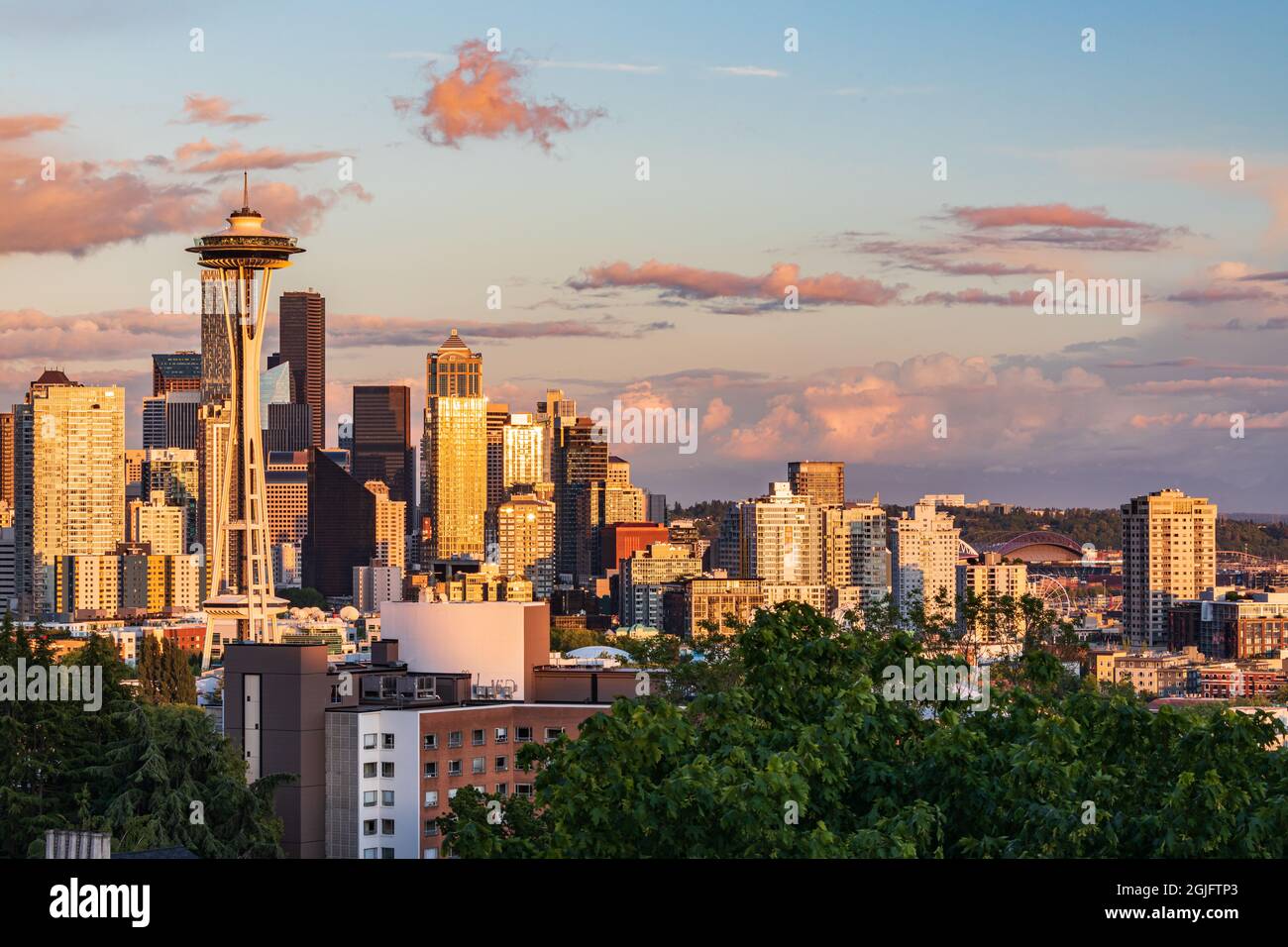 Seattle, Washington, USA. Downtown Seattle at sunset on a summer day Stock Photo - Alamy