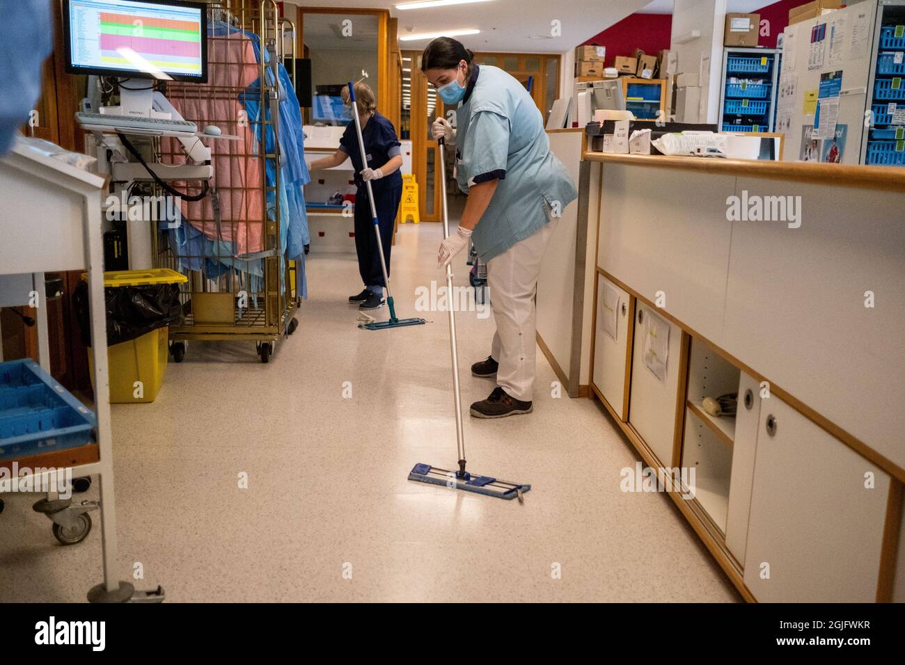 Hospital cleaning hi-res stock photography and images - Alamy