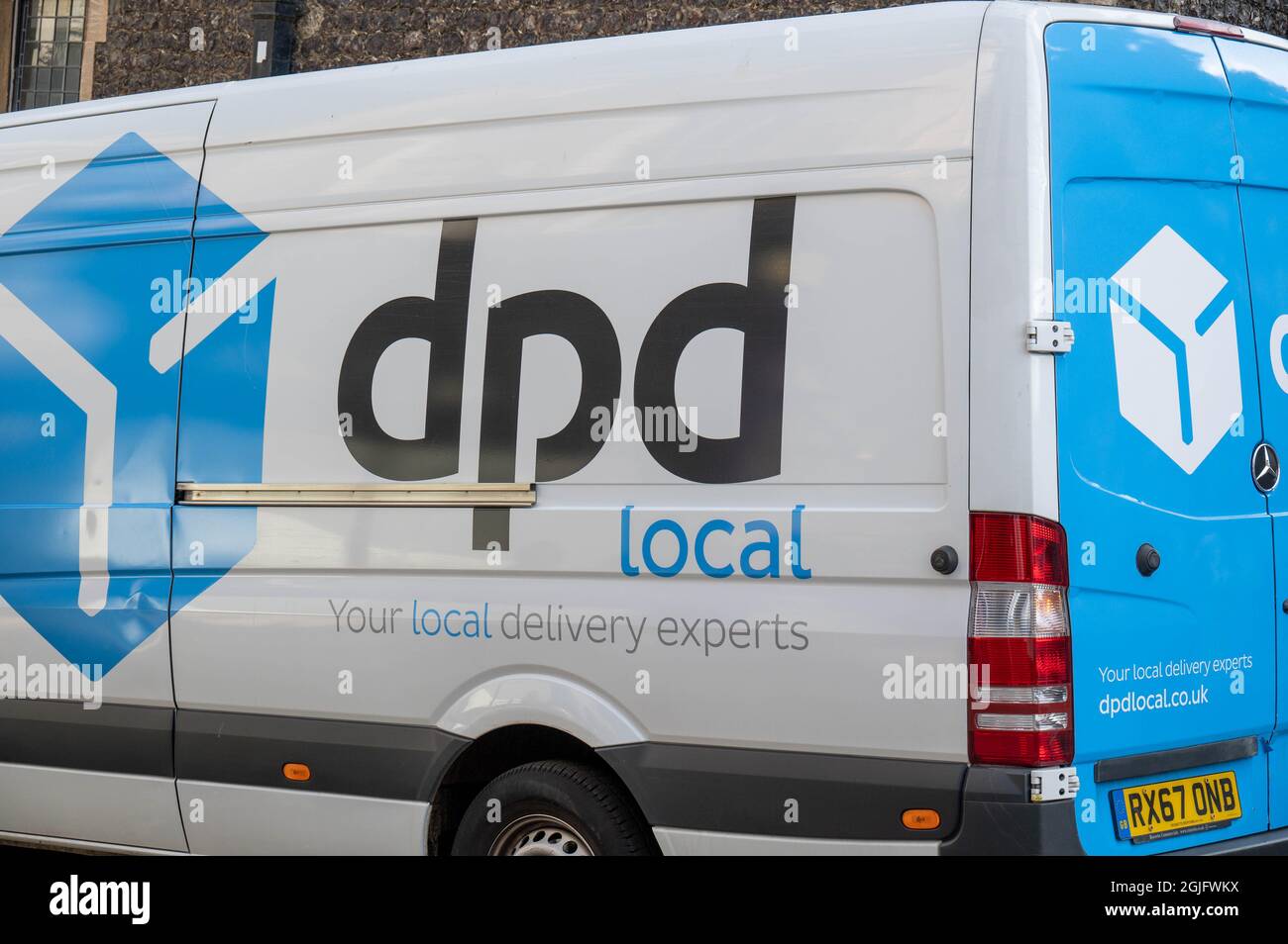 Mercedes sprinter delivery hi-res stock photography and images - Alamy