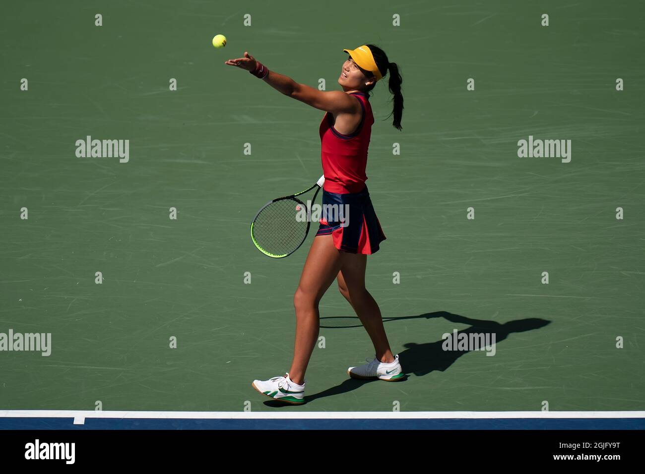 Emma raducanu serve hi-res stock photography and images - Alamy