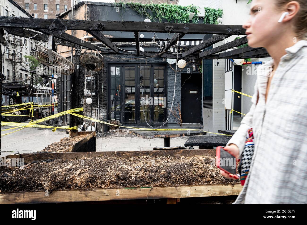 Burned restaurant shelter hi-res stock photography and images - Alamy
