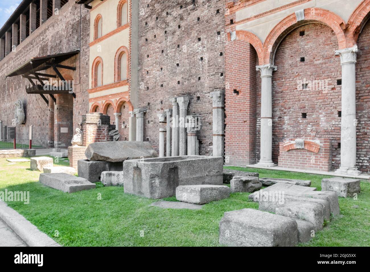 Milan castle duomo hi-res stock photography and images - Alamy