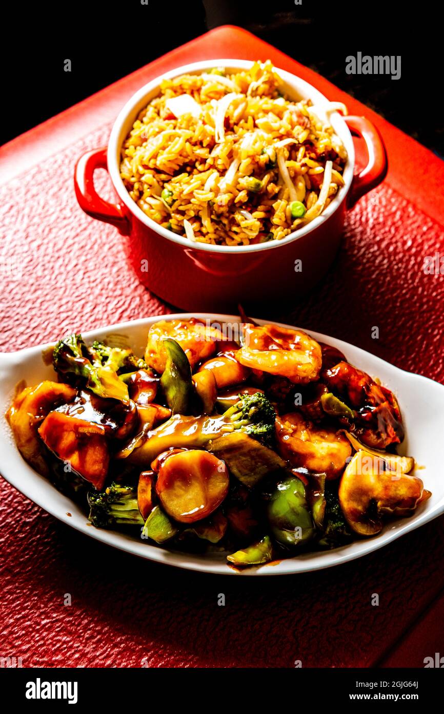 Chinese food szechuan shrimp with sauteed mixed vegetables and side of ...