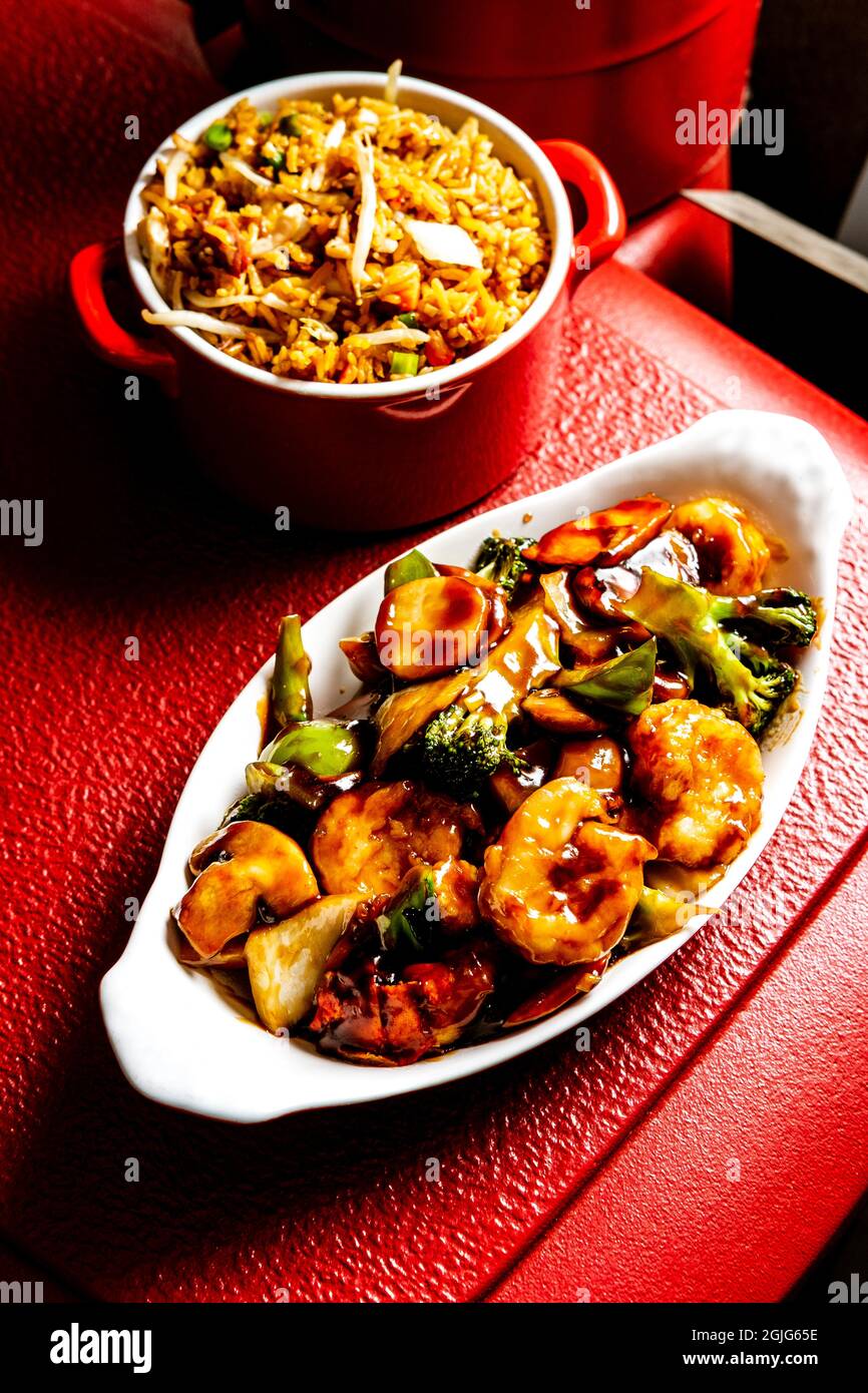Chinese food szechuan shrimp with sauteed mixed vegetables and side of ...