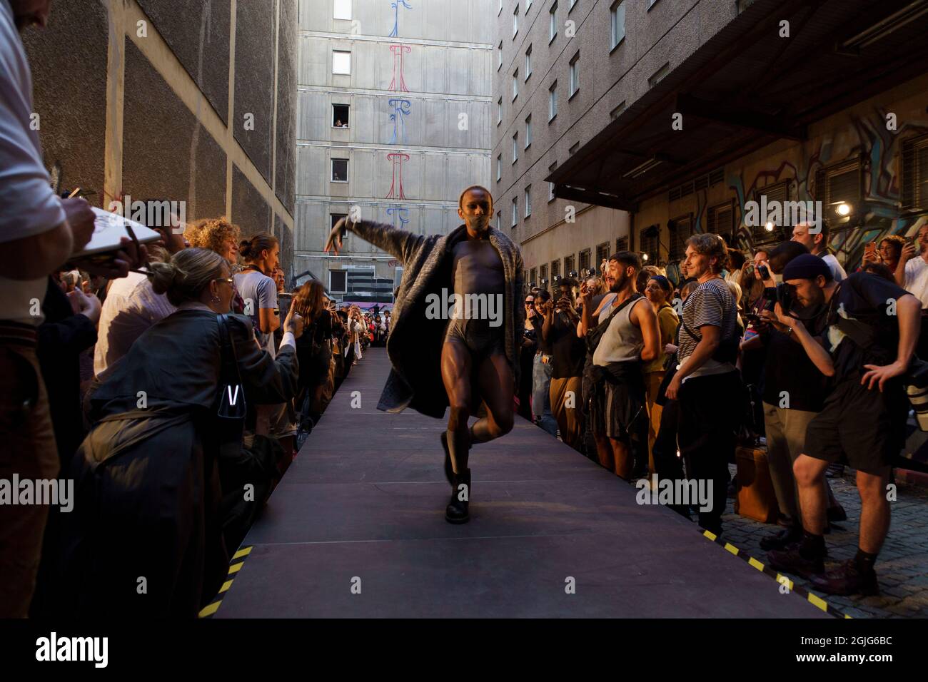 'voguing' hi-res stock photography and images - Alamy