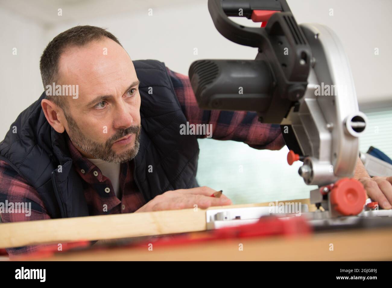 mature craftsman using circular saw Stock Photo - Alamy