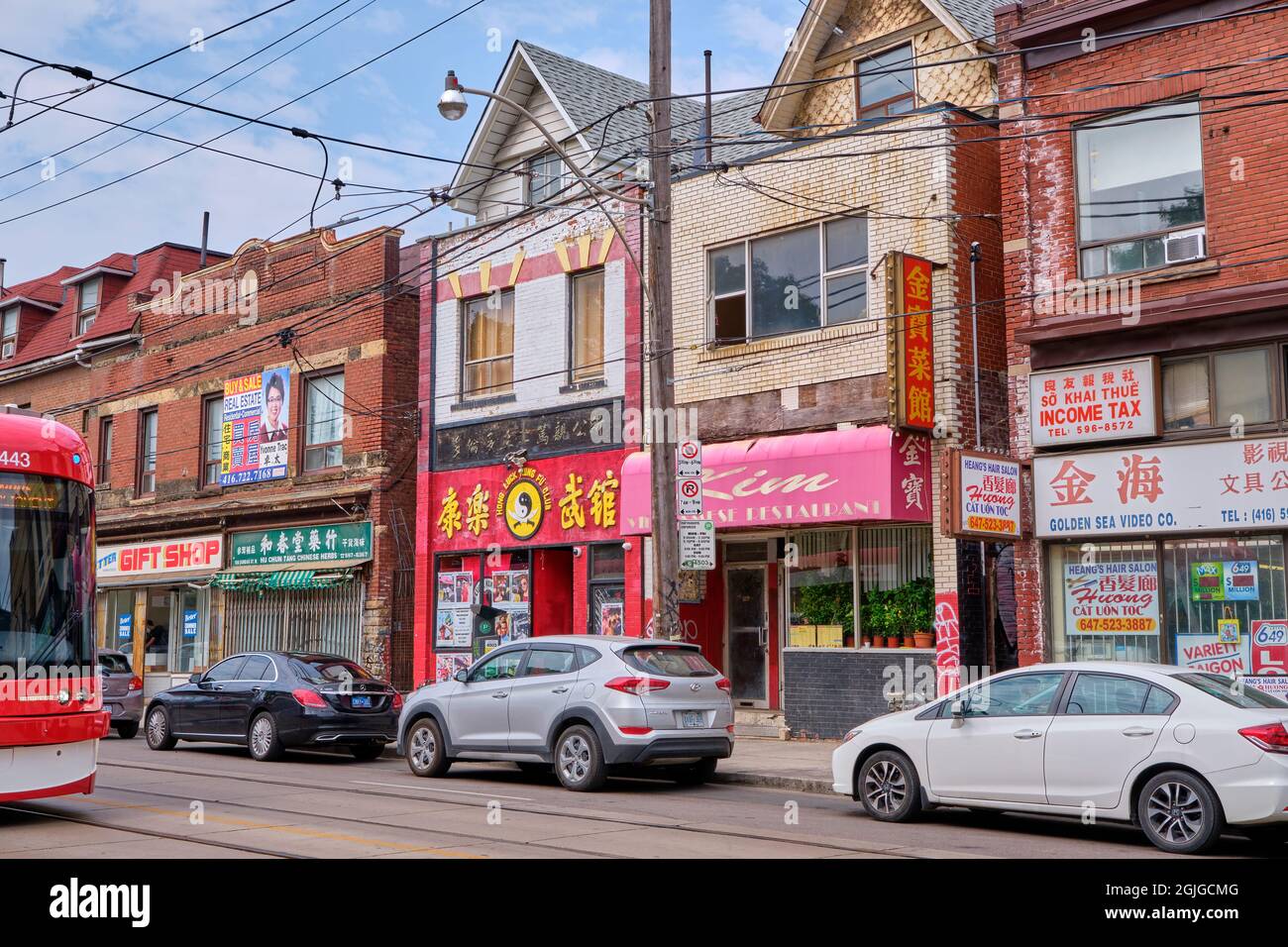 Chinatown Toronto is a predominently chinese neighborhood located in ...