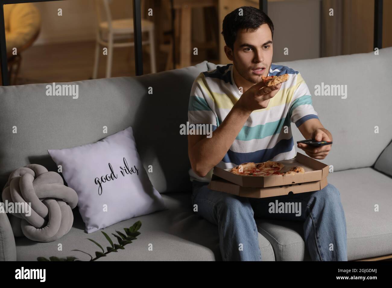 Man eating tv dinner hi-res stock photography and images - Alamy
