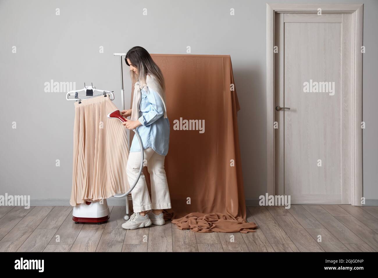 Preparing for photoshoot hi-res stock photography and images - Alamy