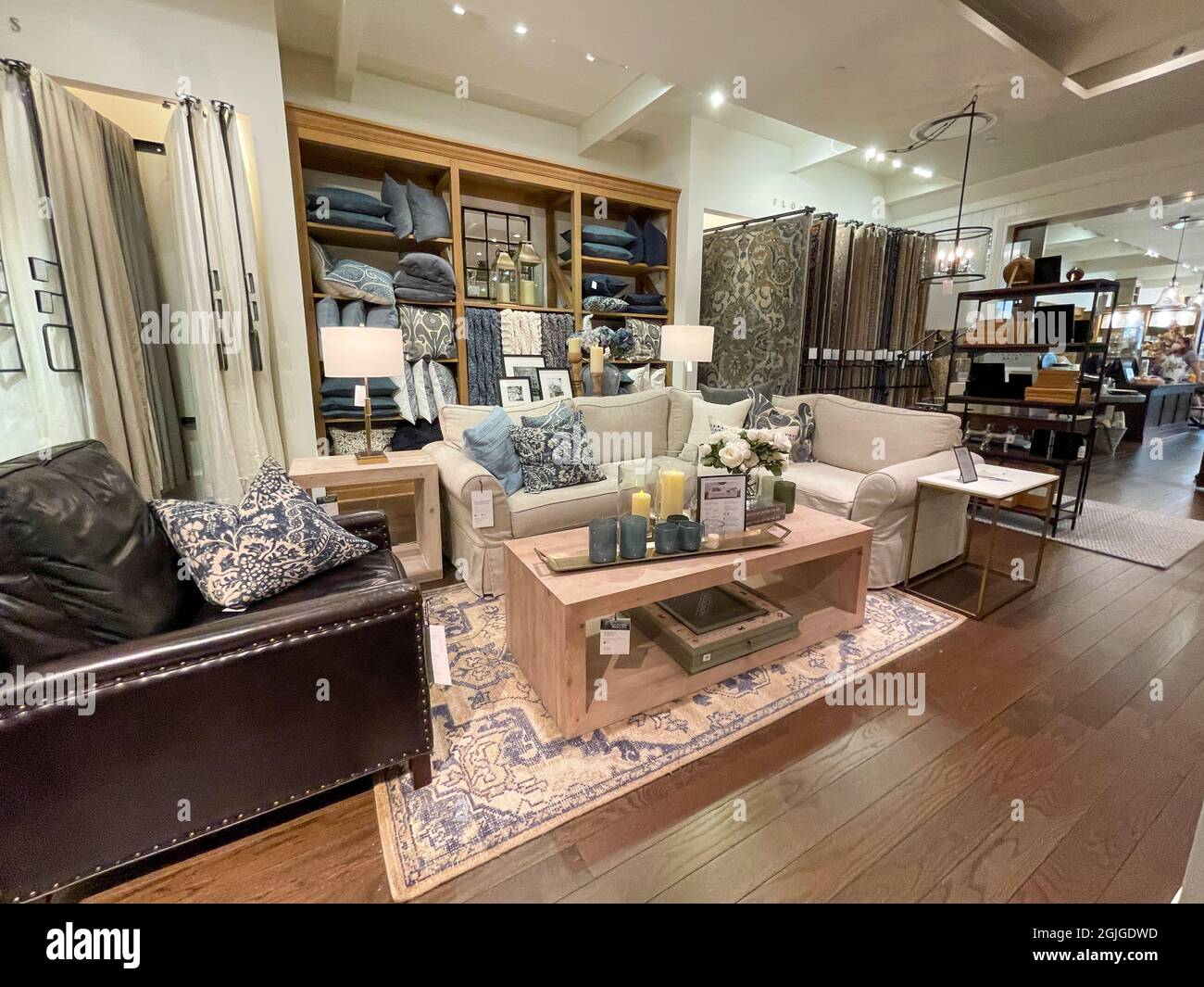 Potterybarn hi-res stock photography and images - Alamy