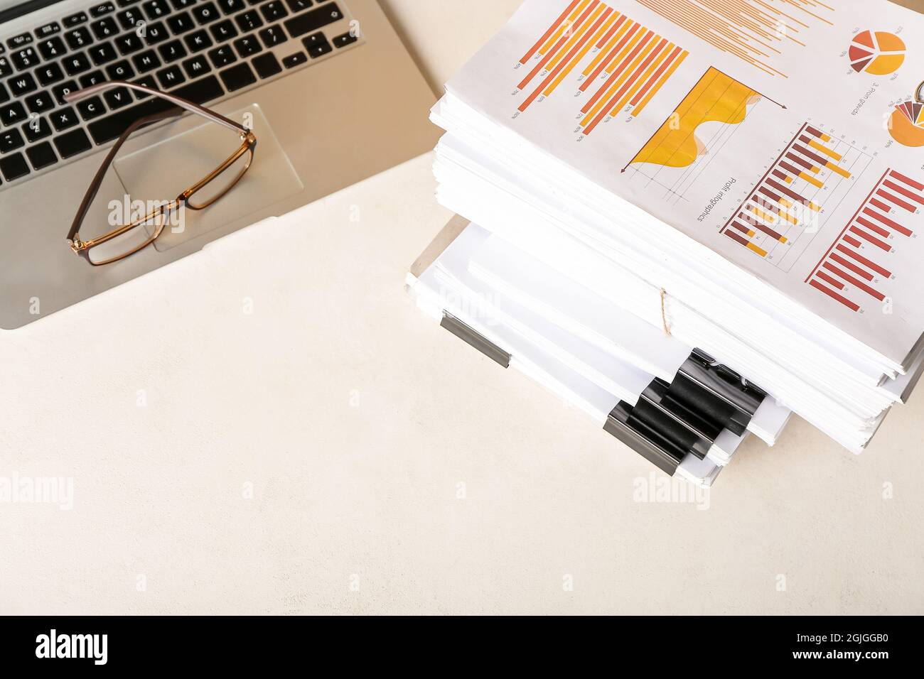 Diagrams documents hi-res stock photography and images - Alamy