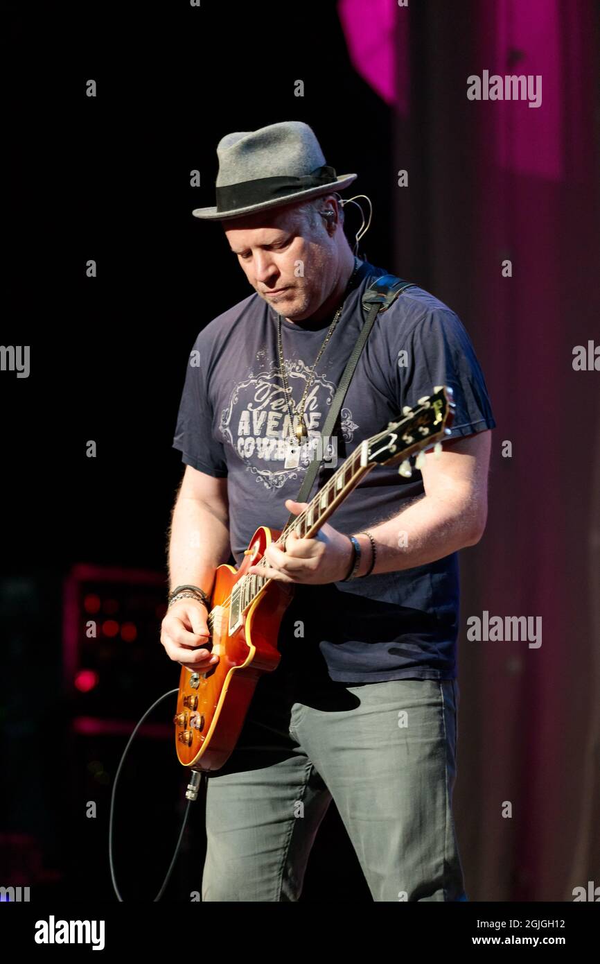 Counting crows millard powers hi-res stock photography and images - Alamy