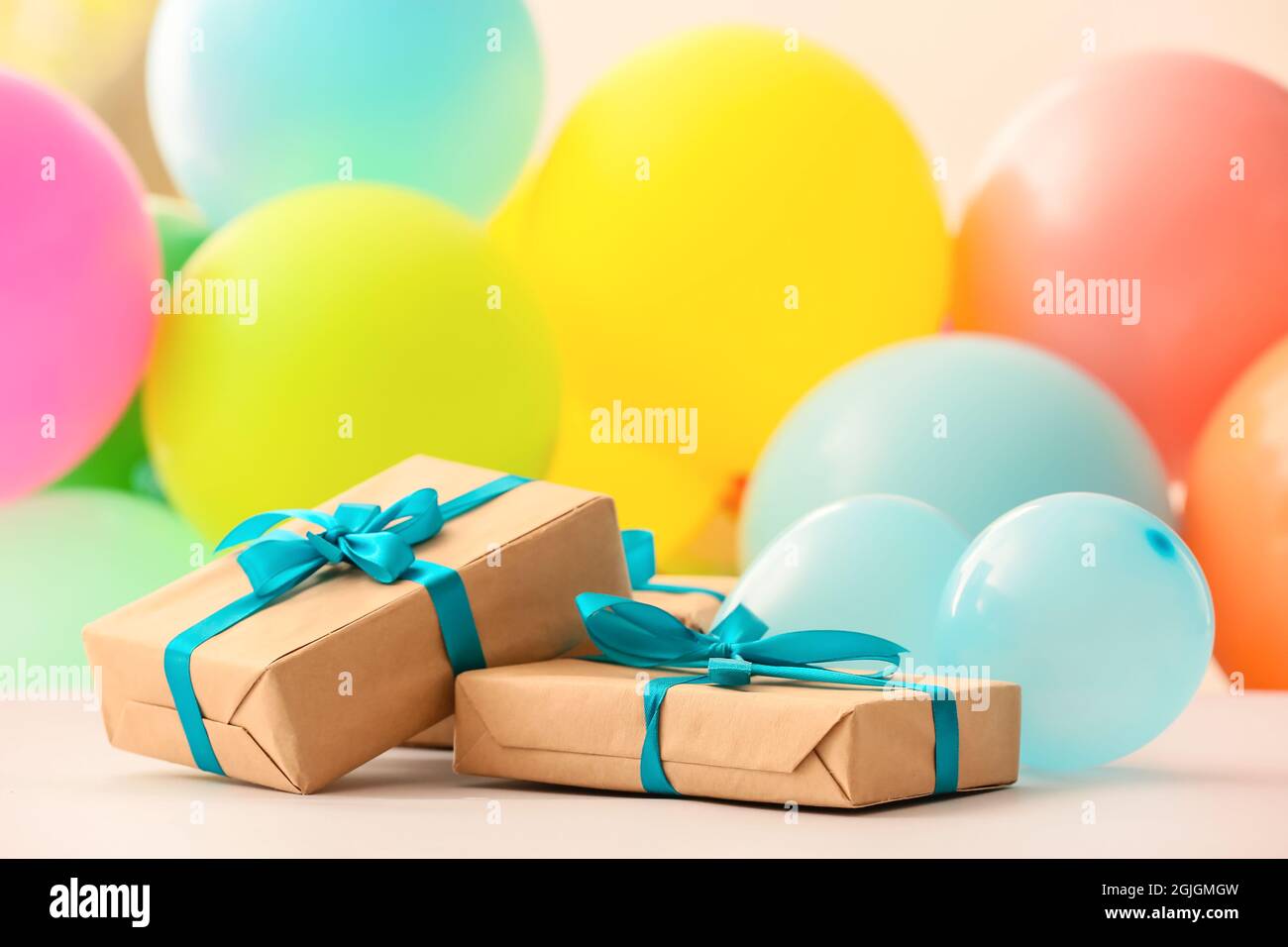 Balloons gift boxes wrapped hi-res stock photography and images - Alamy