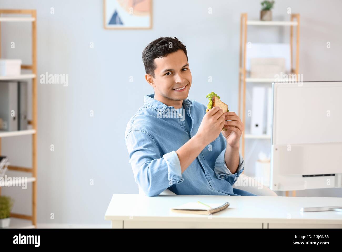 Man eating bread office hi-res stock photography and images - Alamy