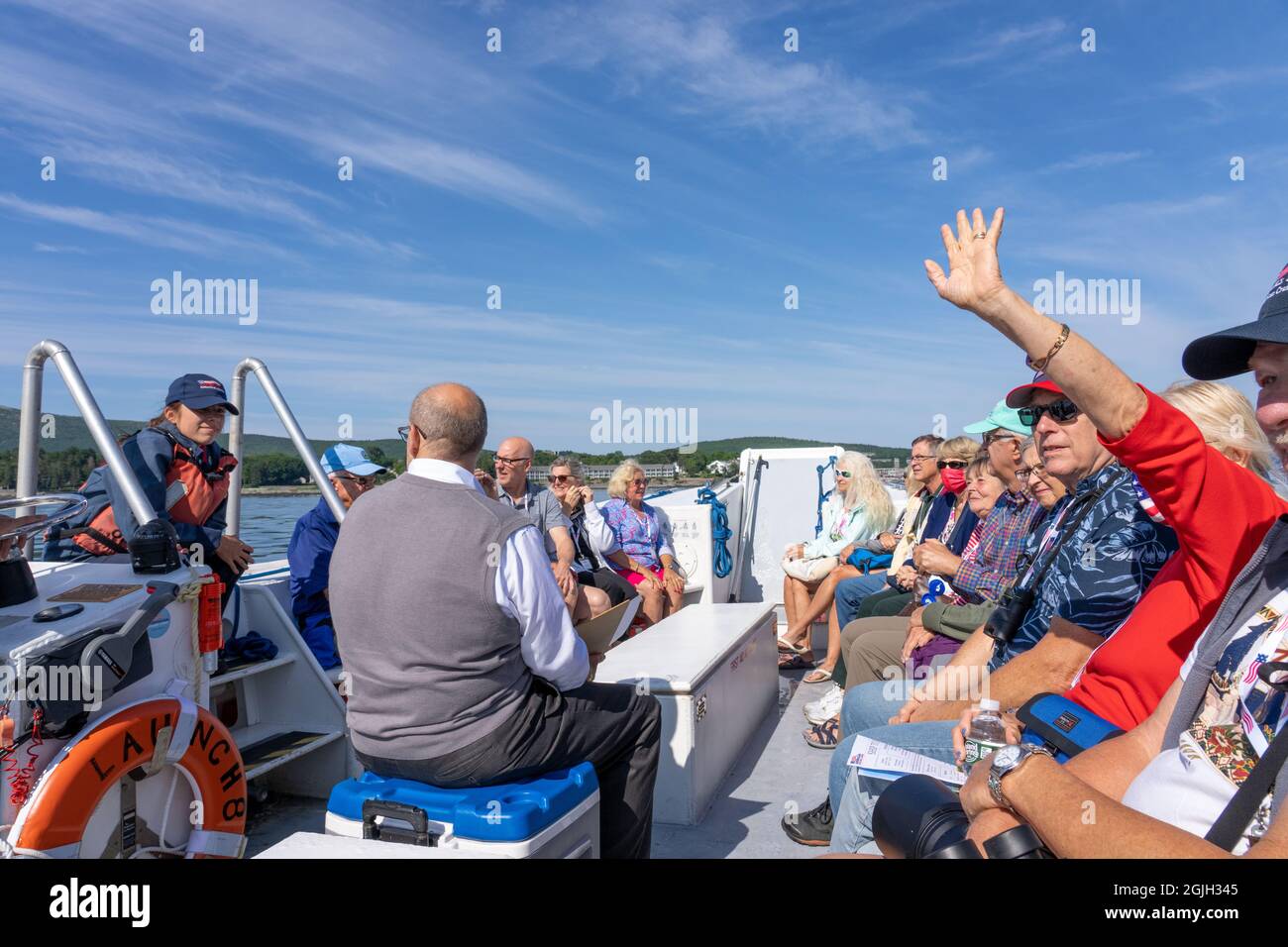 Waving goodbye ship hi-res stock photography and images - Alamy