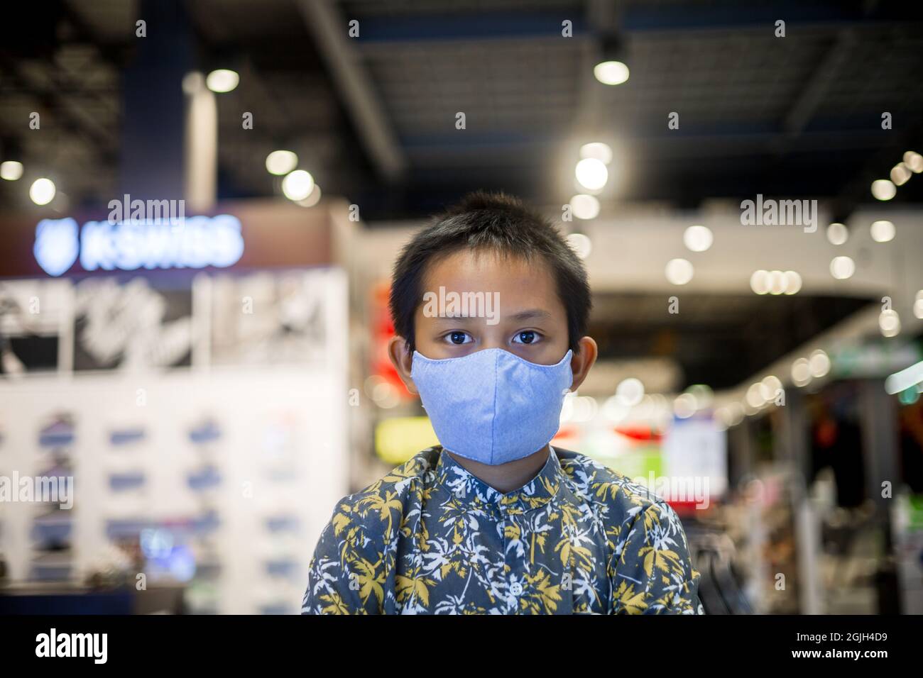 Boy wearing a mask hi-res stock photography and images - Alamy