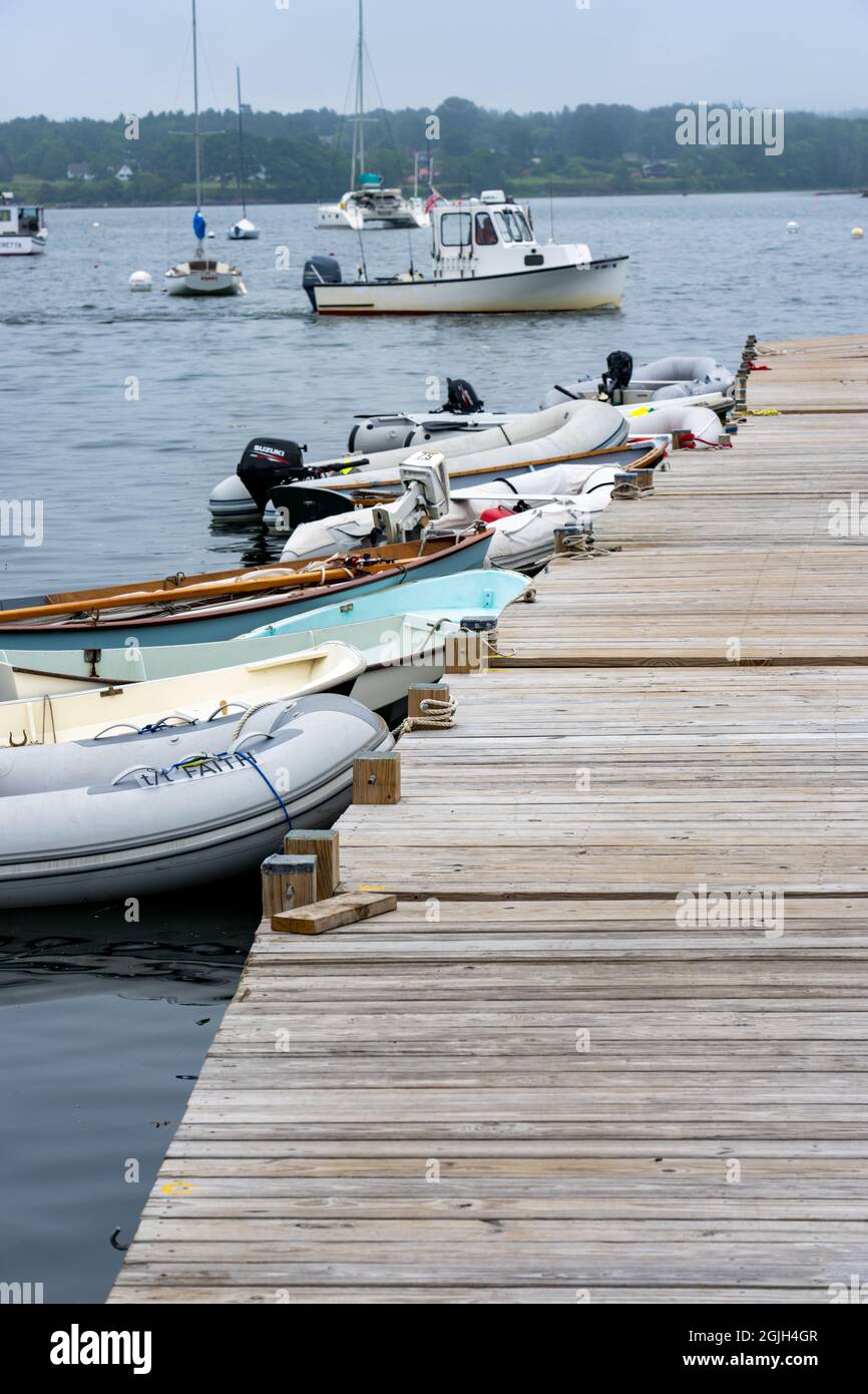 Tender boat dock hi-res stock photography and images - Alamy