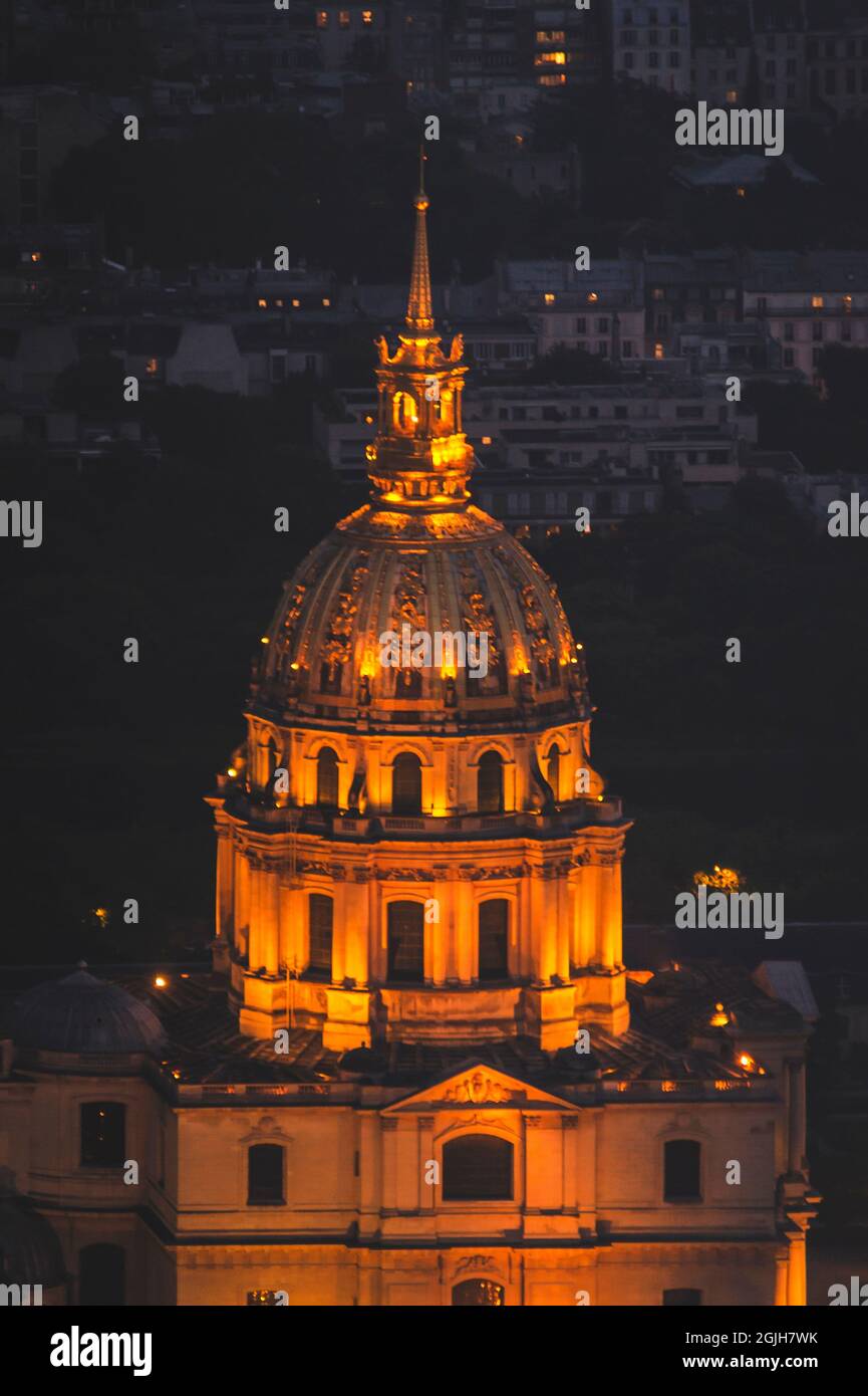 Les invalides night hi-res stock photography and images - Alamy