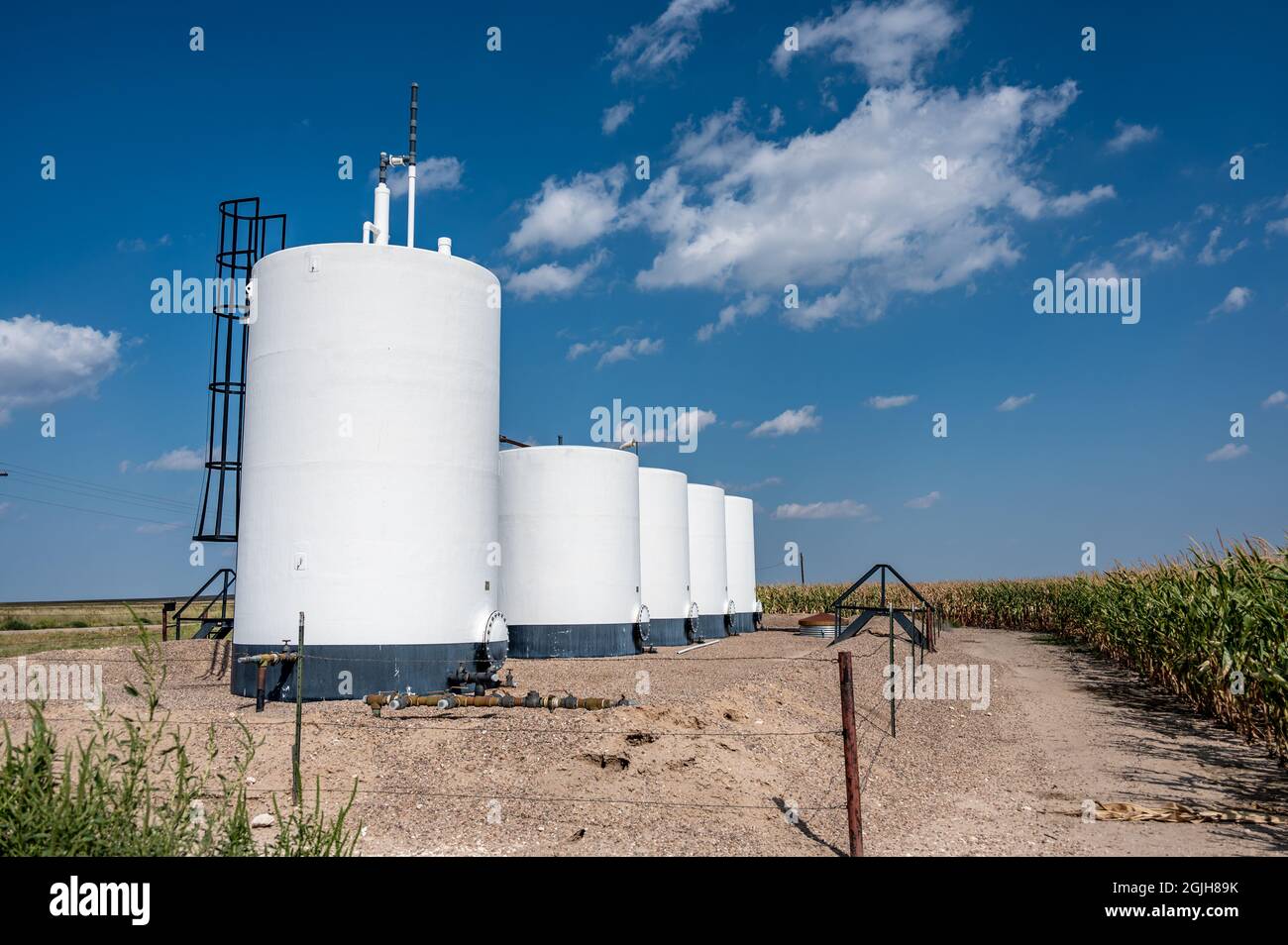 Oil well storage tanks in hi-res stock photography and images - Alamy