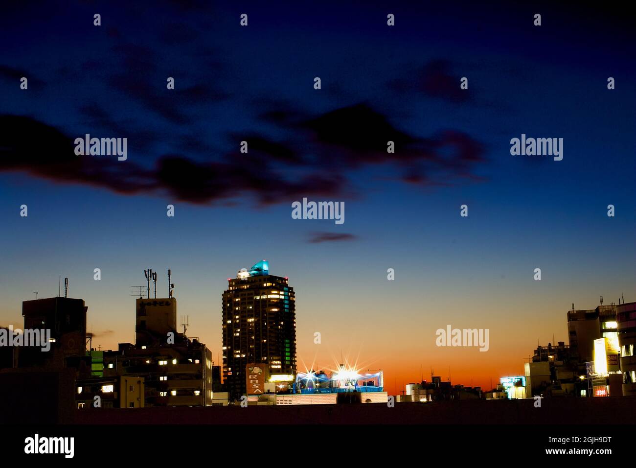 Skyline tokyo neon hi-res stock photography and images - Alamy