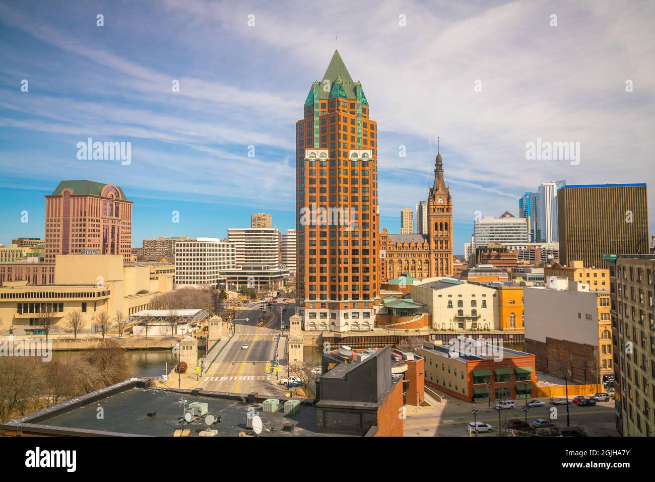 Skyline city milwaukee wisconsin wi hi-res stock photography and images ...