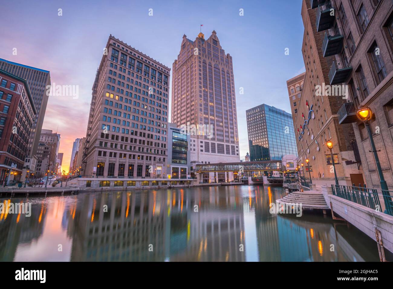 Milwaukee skyline at sunrise hi-res stock photography and images - Alamy