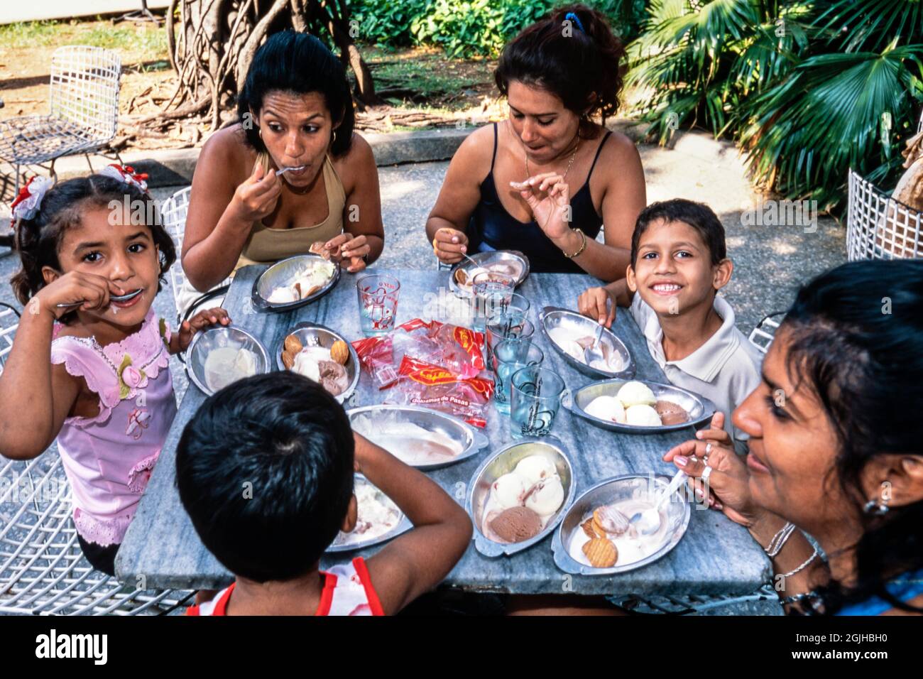 Cuban family gathering hi-res stock photography and images - Alamy