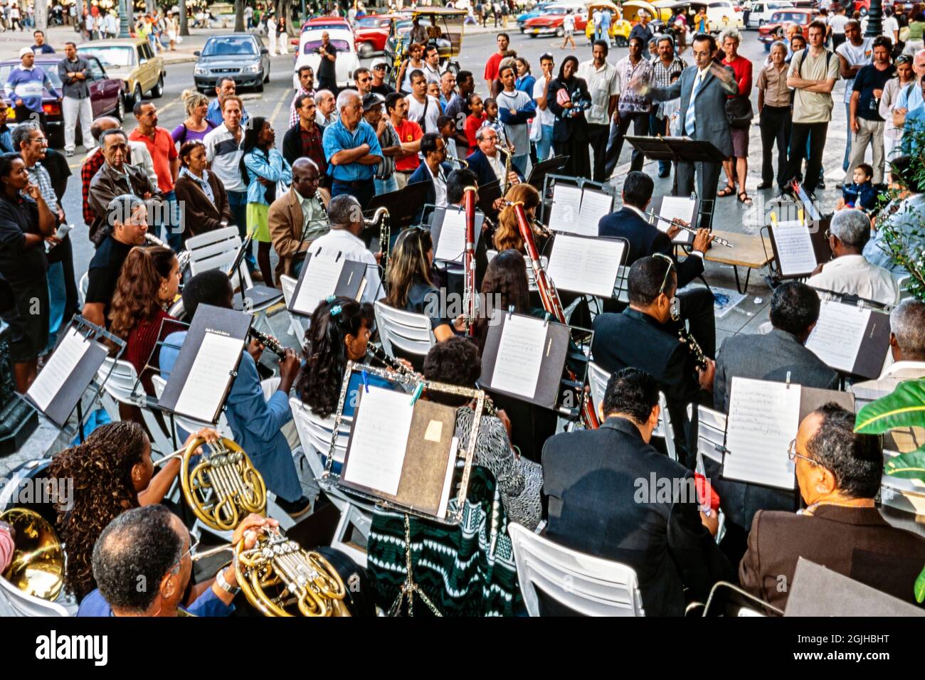 Watching cuban musicians hi-res stock photography and images - Alamy