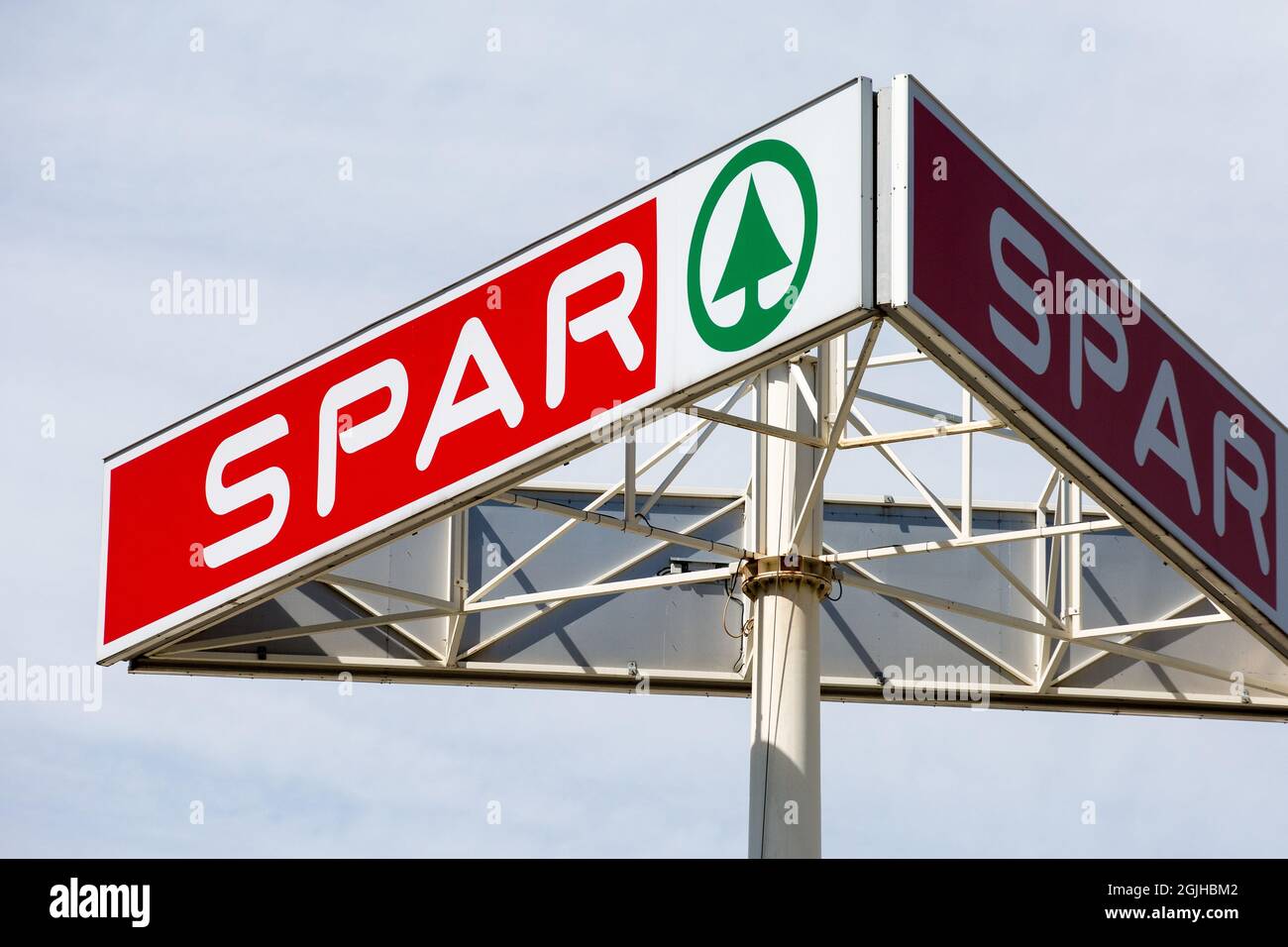 Logo of Dutch multinational franchise; SPAR seen in Bicske Stock Photo ...