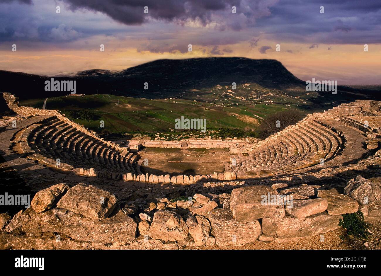 Teatro greco segesta hi-res stock photography and images - Alamy